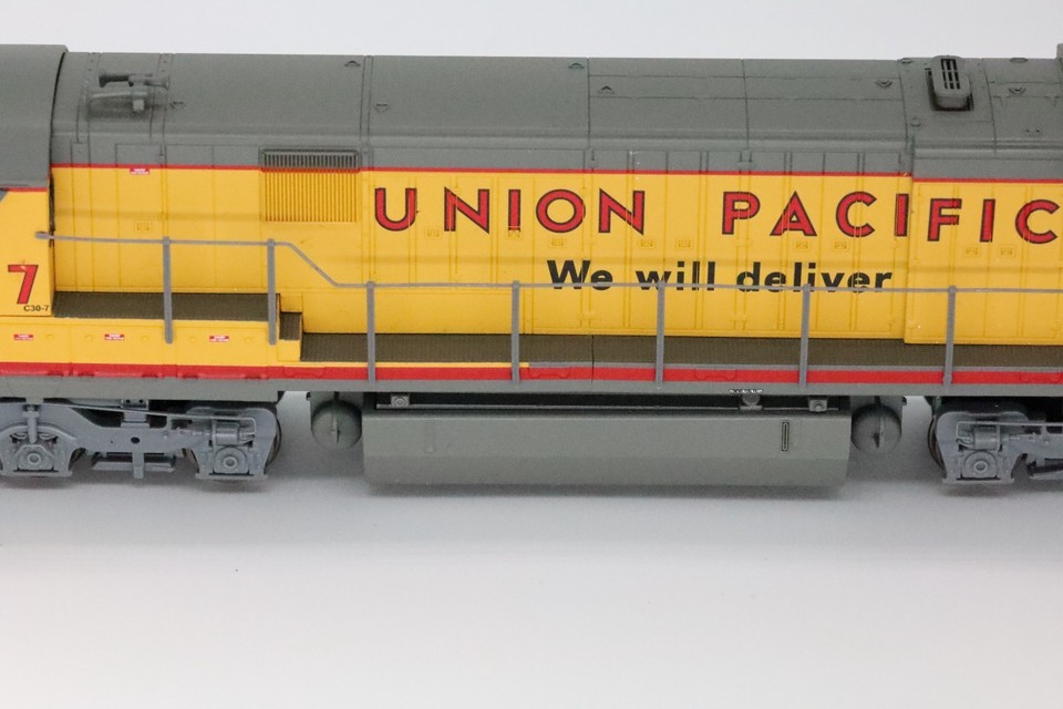READ! HO Broadway Limited Blueline 5050 GE C30-7 UP #2477 DCC READY HO ...