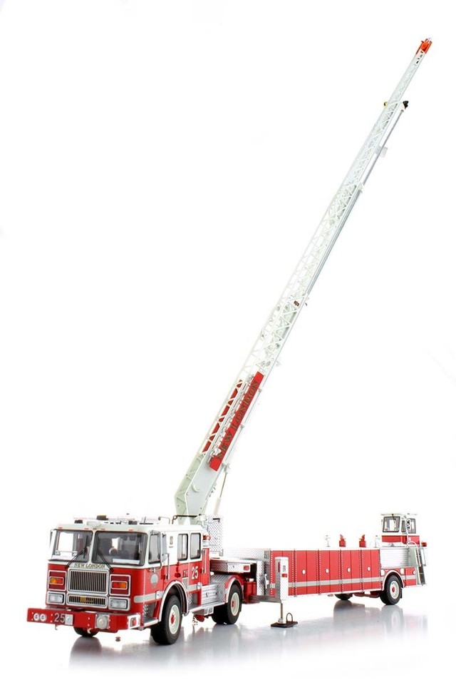 Seagrave TDA Ladder Fire Truck - New London #25 - TWH 1:50 Scale #094 ...