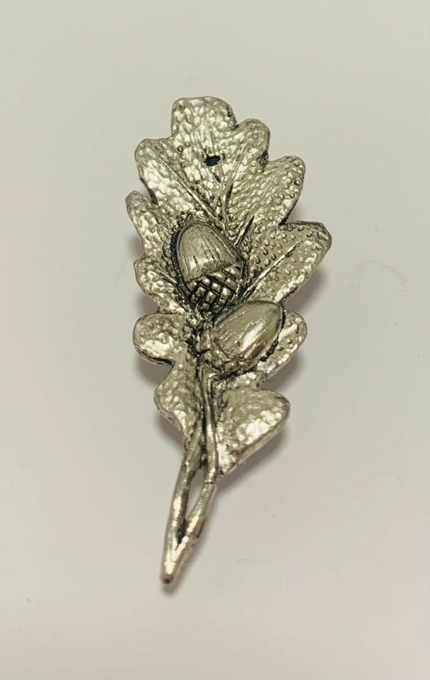 OAK LEAF AND ACORNS PEWTER PIN BADGE BROOCH LAPEL RED GIFT BOX BIRTHDAY ...