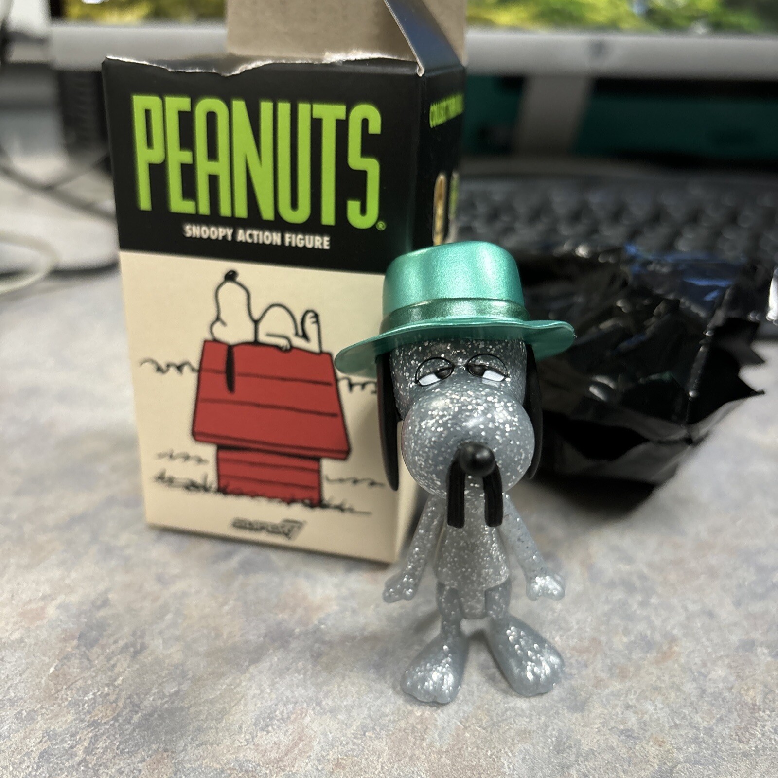 Super 7 Peanuts CHASE Glitter Spike 1/12 Snoopy Blind Box ReAction ...