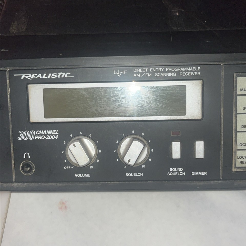 Realistic Pro-2004 Programmable AM/FM 300-Channel Scanner Receiver 20 ...