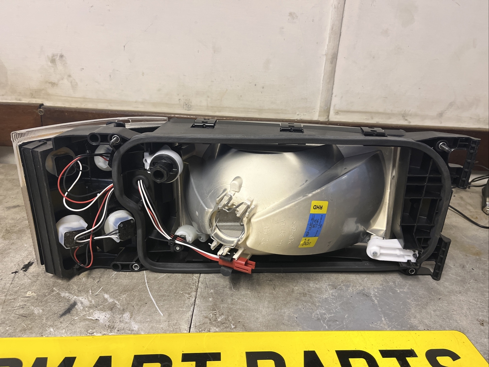 Headlight SCANIA 4 P G R T Left Hand HELLA 1lg 007 150-111 1467001 ...