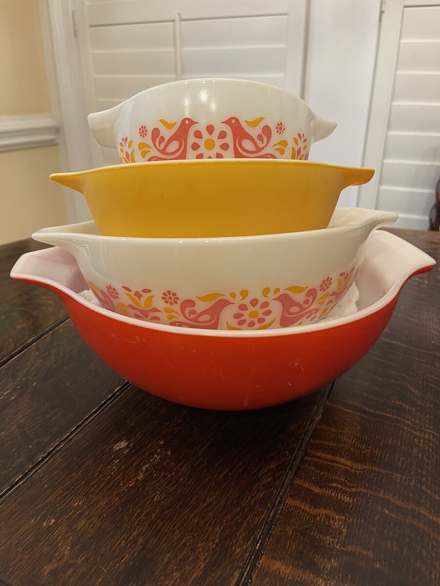Pyrex Friendship Birds Cinderella 4 Mixing Bowls Complete Pyrex Friendship Birds Cinderella 4 Mixing Bowls Complete