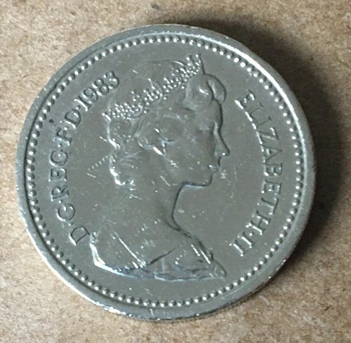 Queen Elizabeth II Original 1983 British One Pound Coin. G D REG F D ...