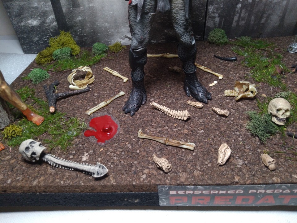 NECA* PREDATORS 2010 "BERSERKER vs DUTCH" CUSTOM* DIORAMA BASE LOOK! U ...