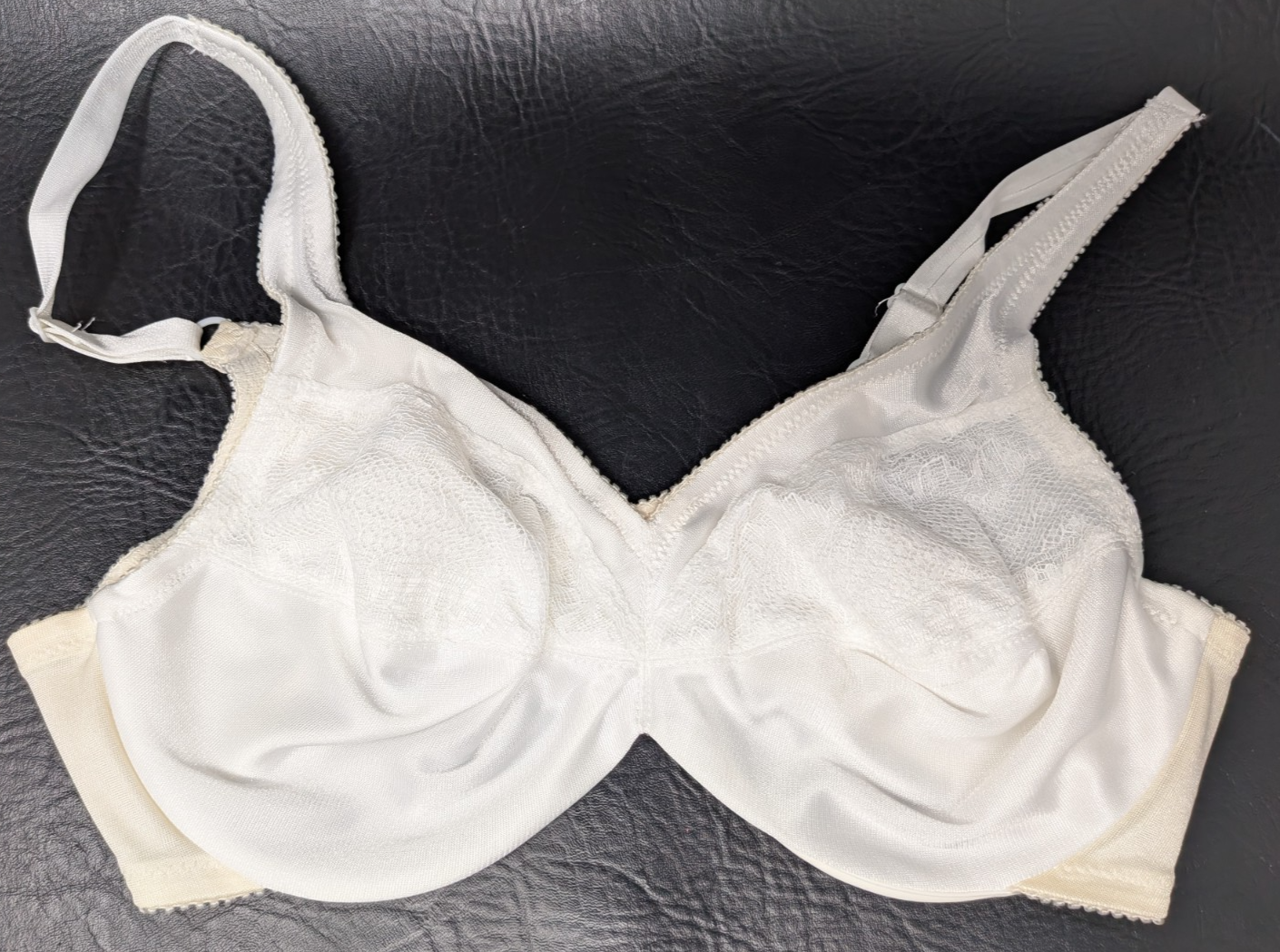 VTG Exquisite Form Regular Support Ful-ly Comfort Underwire P545 White ...