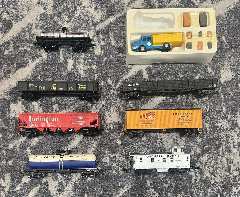 Lot Of 8 HO Scale AHM Rolling Stock Cars & Truck. | eBay