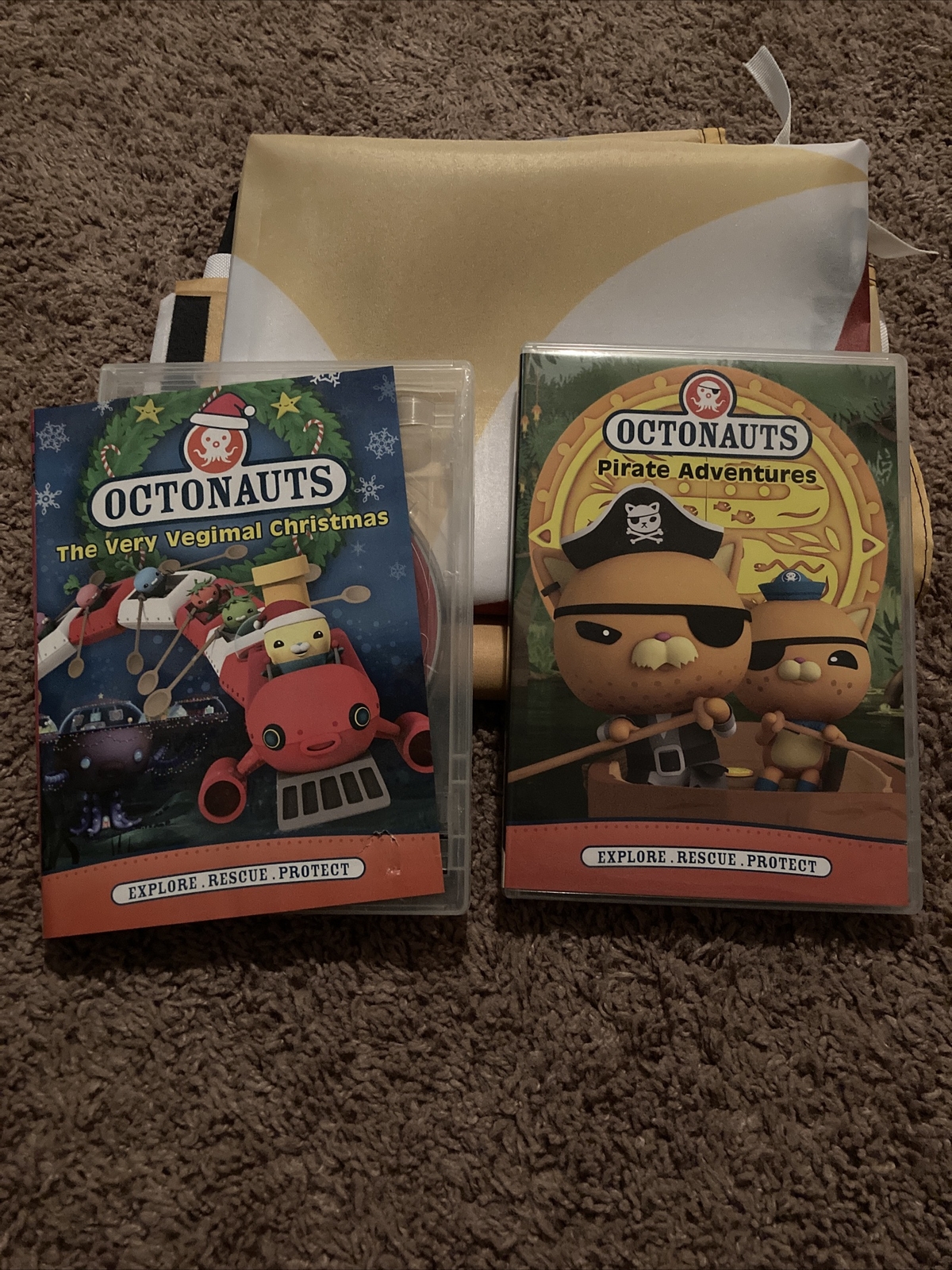 Octonauts DVD Lot of 2: Pirate Adventures & The Very Vegimal Christmas ...