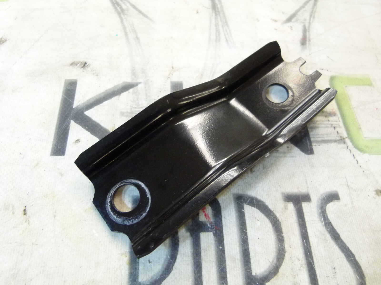 RENAULT CAPTUR MK2 2020 PASSENGER SIDE LEFT WING MOUNTING BRACKET ...