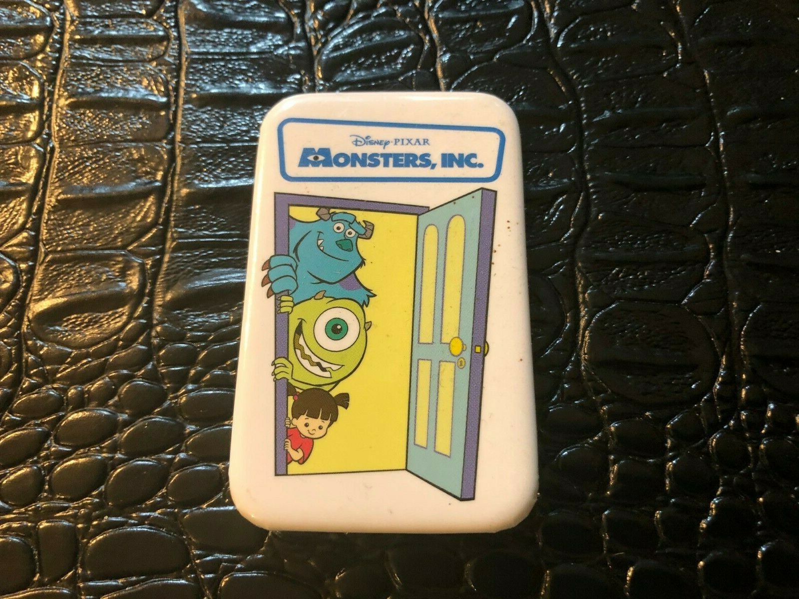 VINTAGE PINBACK BUTTON #131- 005 - MONSTERS INC - DISNEY PIXAR | eBay