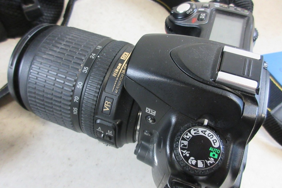 Nikon D D80 10.2MP Digital SLR Camera (Kit w/ 18-135mm Lens) EXTRA ...