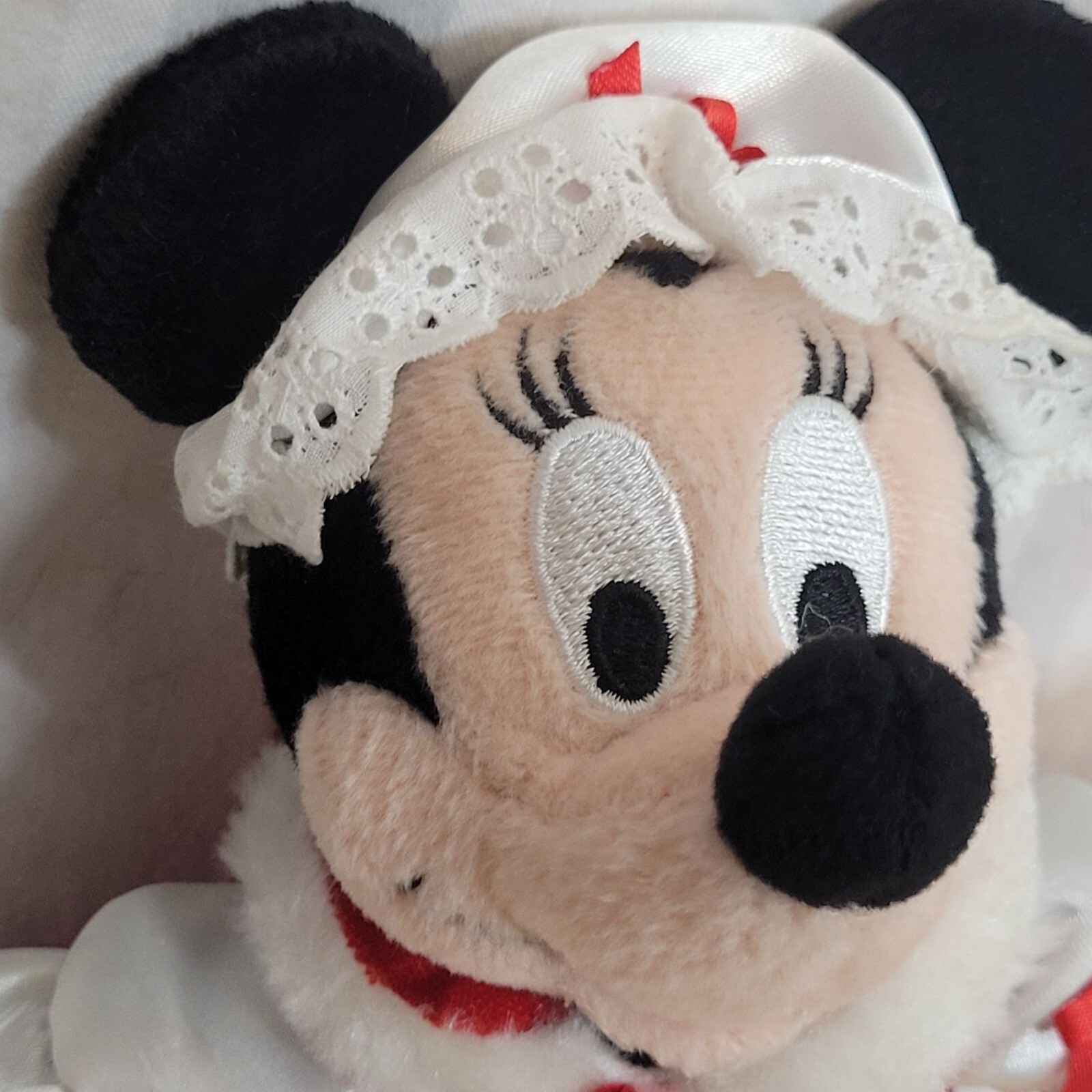 Vintage Minnie Mouse Mrs Claus Happy Holidays 2002 Disneyland Resort ...