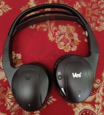 OEM 08-13 Chrysler Town Country VES Overhead DVD System Headphones. NEW ...