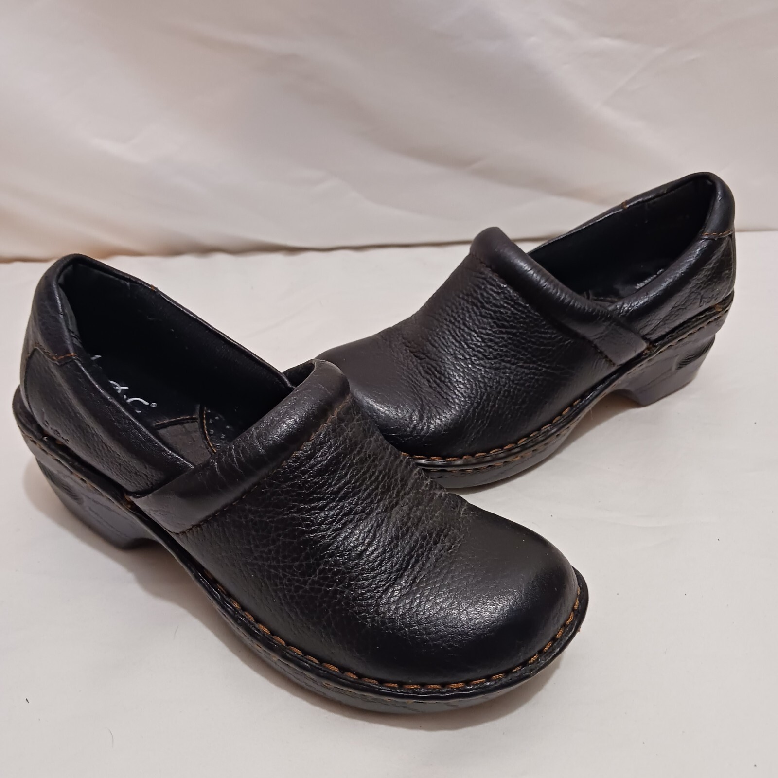 BOC Born womans black clogs slip on shoes size 6M - Gem