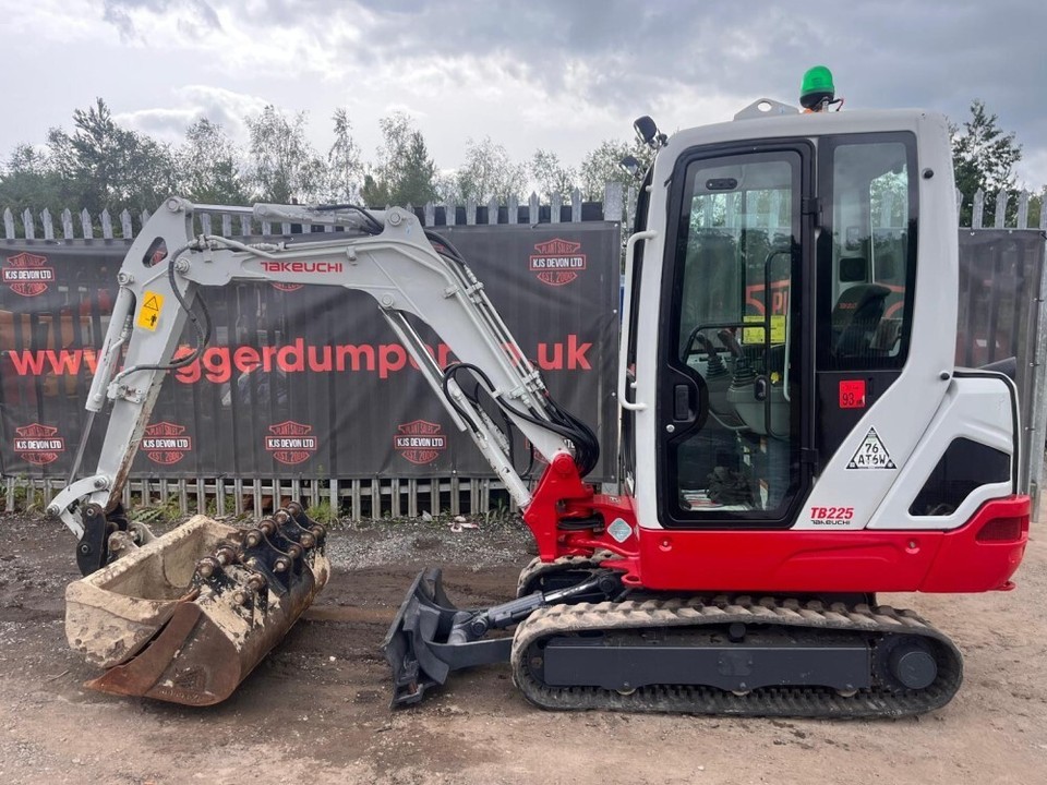 Excavators; 1.5, 3-8 Ton Takeuchi, Kubota, Volvo, Hitachi, Kobelco Mini ...