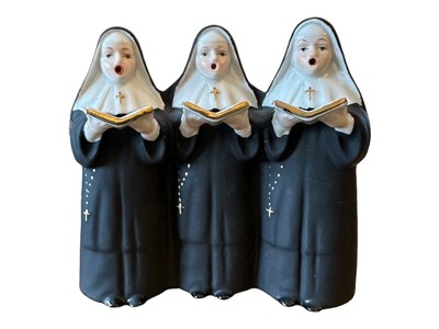 Statues & Figures - Porcelain Nun