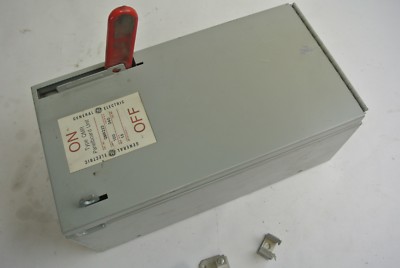 GE QMR223 FUSIBLE QMR-TYPE PANELBOARD / DISCONNECT SWITCH - 240V, 100A ...