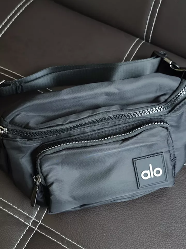 Alo Yoga Explorer Fanny Bag in Espresso & Black 2 Colors to Choose | eBay