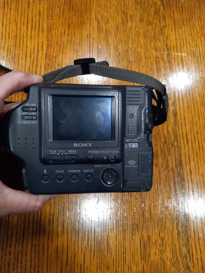 Sony Mavica MVC-FD92 1.2MP Digital Camera classic vintage retro floppy ...
