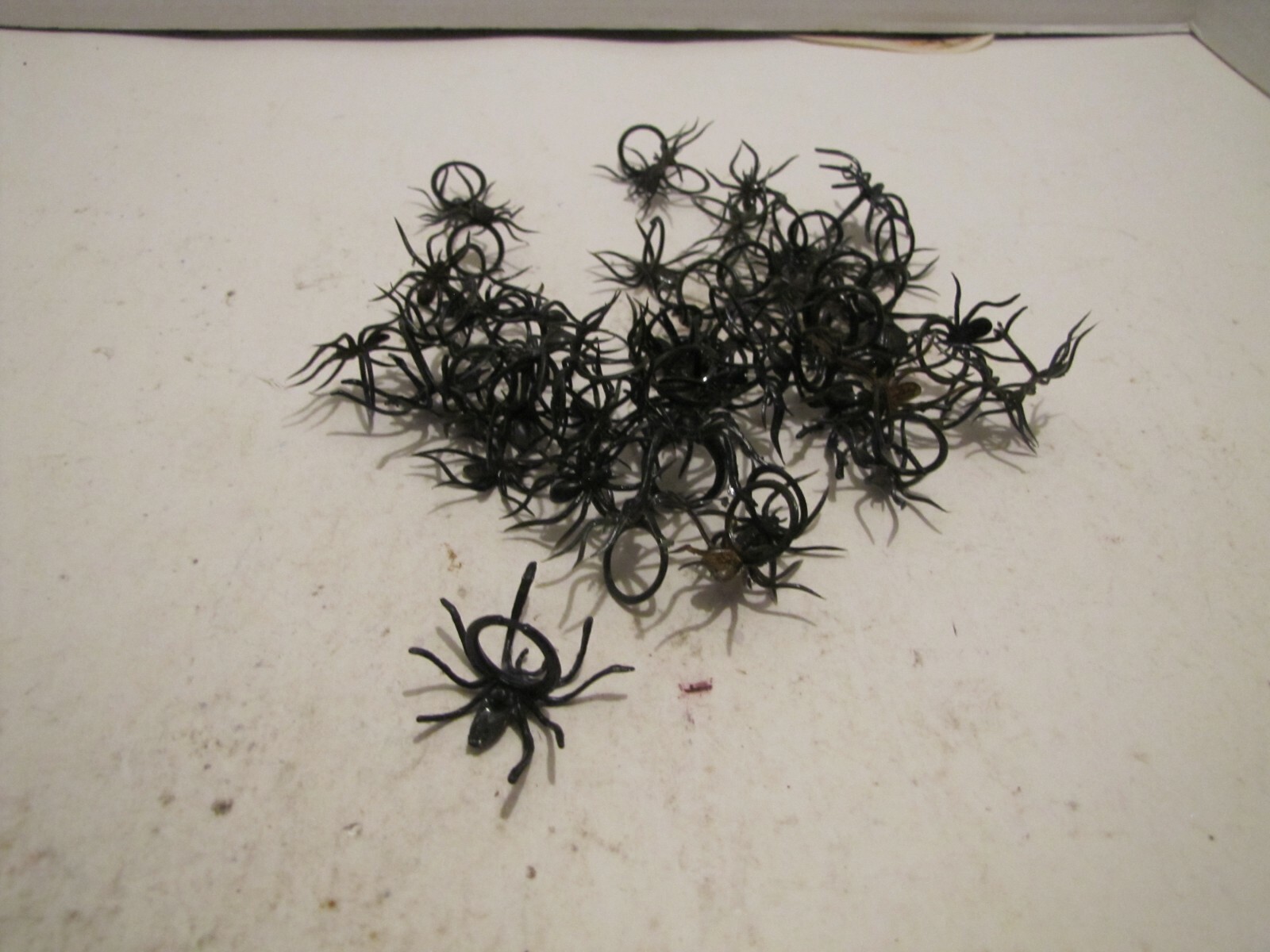 VINTAGE LOT OF 50 CRACKER JACK GUMBALL MACHINE PLASTIC SPIDER RINGS | eBay