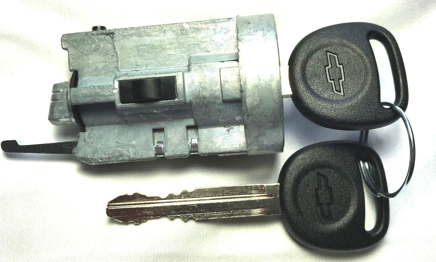 For Chevrolet Colorado 04-13 Ignition Lock Cylinder W/2 Chevy OEM Logo ...