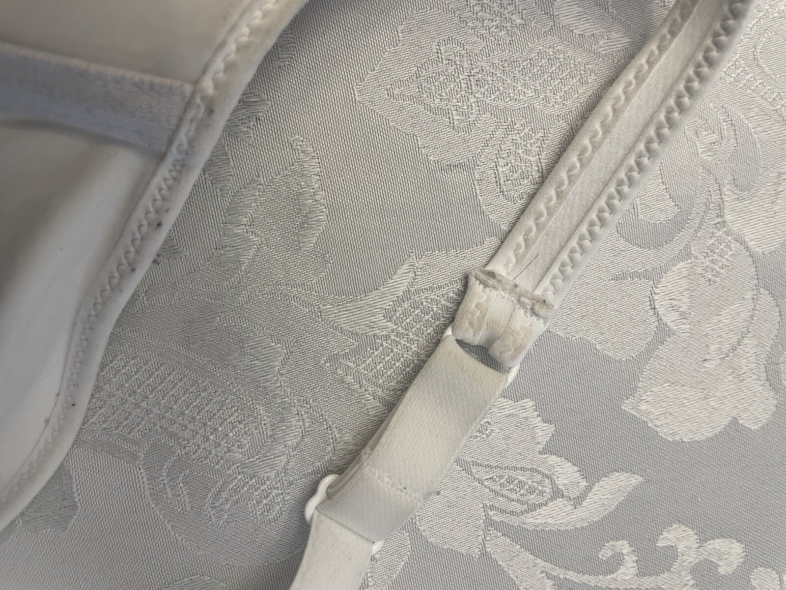 Bali 38C 3439/BB06 One Smooth U Illusion Underwire Convertible White ...