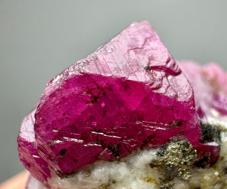 57 Ct EXTRAORDINARY !! Full Terminated Top Ruby Pyramid Shape Crystal ...