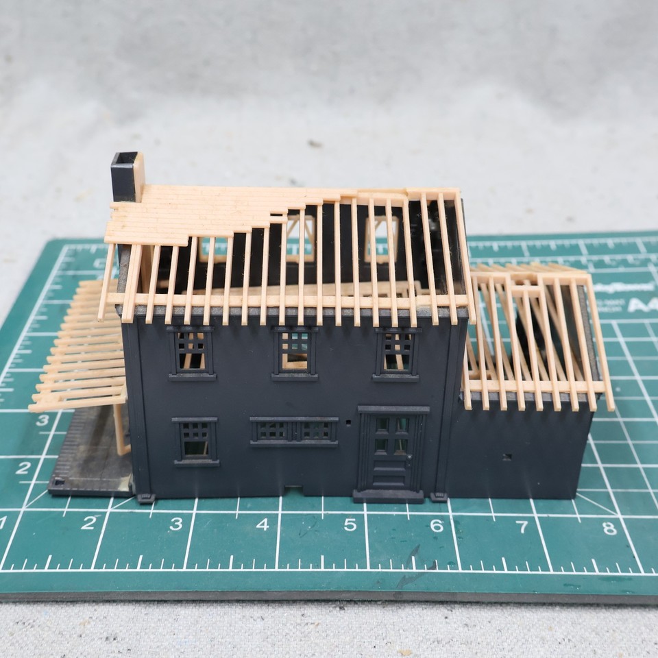 Bachmann 45191 HO Scale House Under Construction Kit Assembled ...