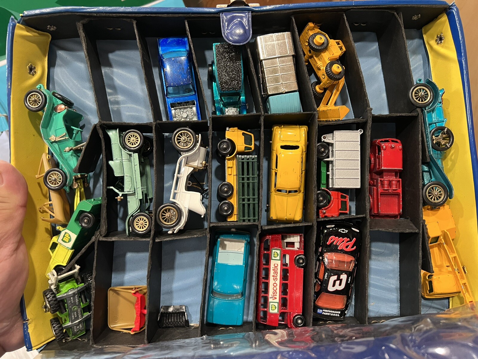 Vinage Matchbox Collectors Case #41 Lesney 1966 Cars Rare Trucks Lot of ...