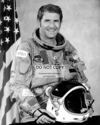 RICHARD TRULY NASA ASTRONAUT AND FORMER ADMINISTRATOR - 8X10 NASA PHOTO ...