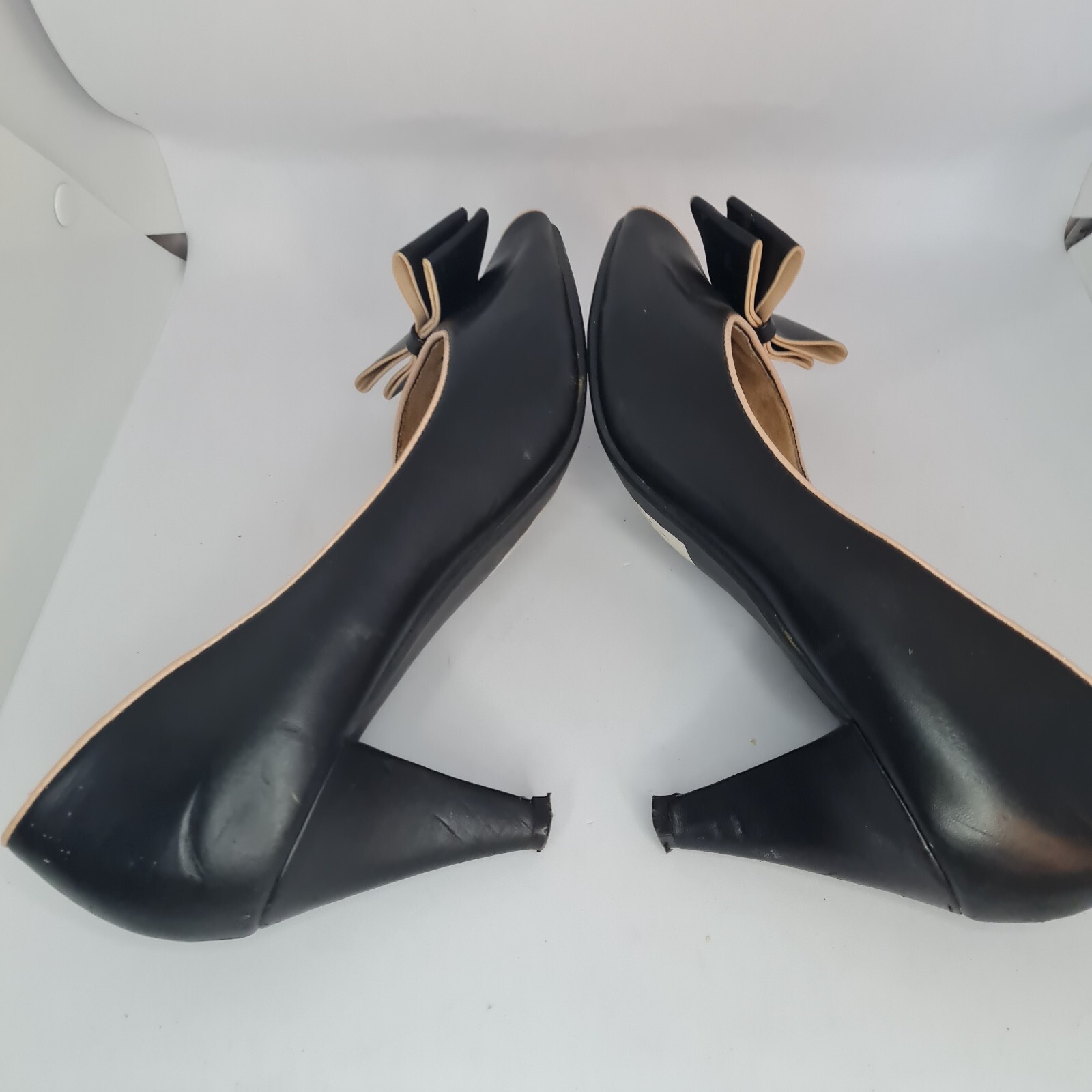 Black and beige heels open toe with a bow design marks as seen 3inch ...