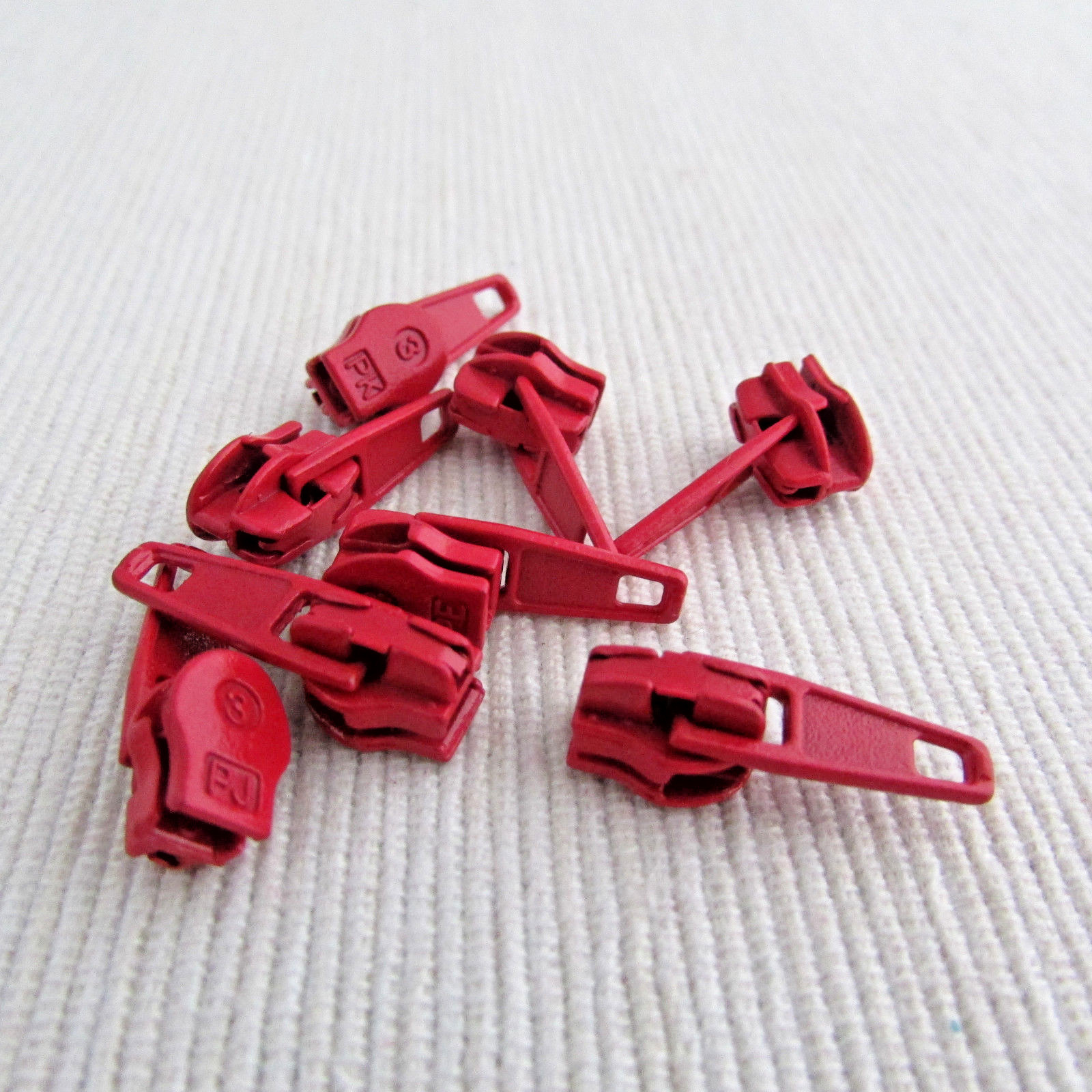 Zip sliders / pulls for #3 zippers - with autolock - choice of colours ...