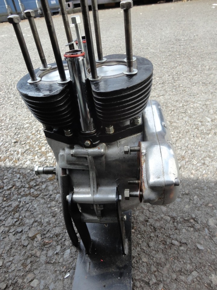 Triumph pre unit T110 Engine ,Excellent condition 9 Stud Bonneville top ...