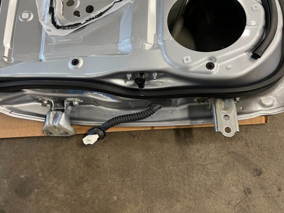 20-23 SUBARU OUTBACK REAR RIGHT SIDE EXTERIOR DOOR SHELL SILVER, OEM ...
