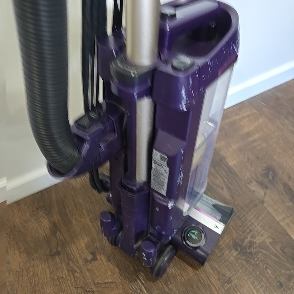 Shark AZ4002 PowerDetect Upright Vacuum Self Cleaning Brushroll ...