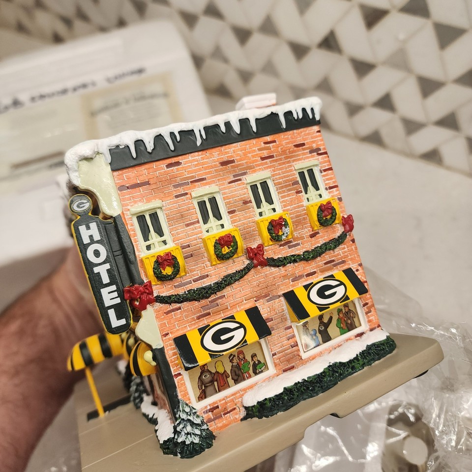 Hawthorne Village 2008 Green Bay Packers Christmas Village Hotel. New ...