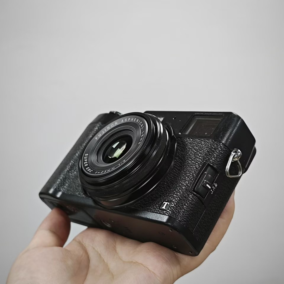 Fujifilm X100T 16.3MP Black Digital Cam Hybrid Viewfinder Classic ...