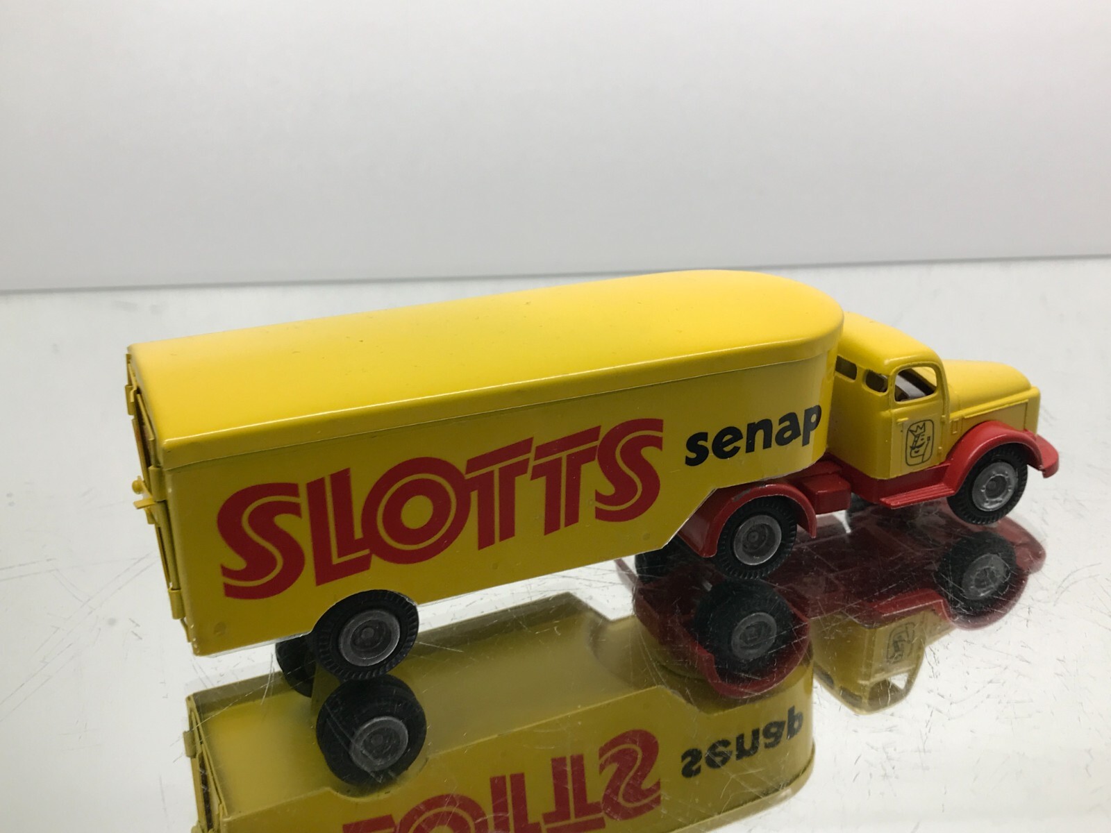 TEKNO DENMARK 435 VOLVO TRUCK SENAP SLOTTS - PRO CODE3 -1:50- GOOD ...