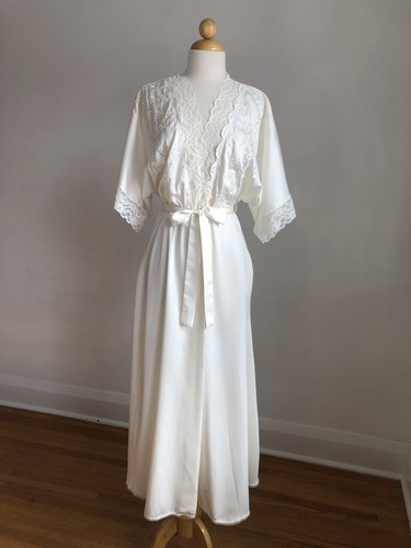 GORGEOUS VTG VICTORIA’S SECRET Ivory Silky Lacey Peignoir Robe Dressing ...