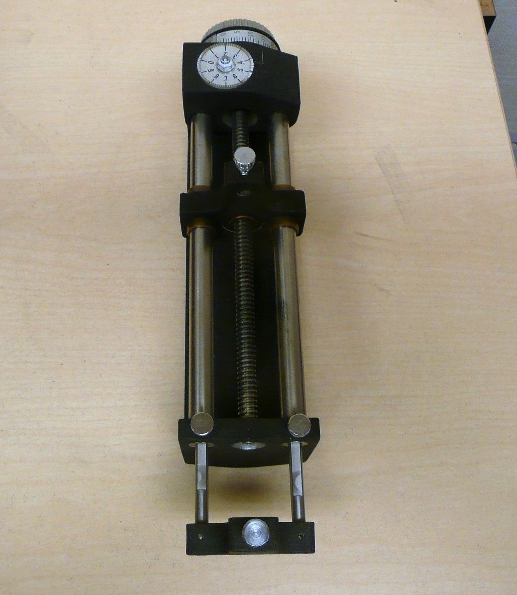 Instron Low Mag Extensometer Calibrator System MTS Calibration Strain ...