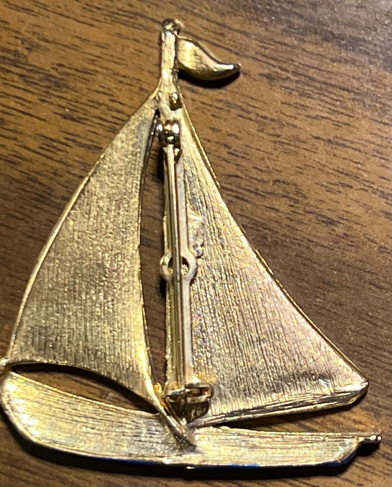 Vintage RED WHITE AND BLUE ENAMELED SAILBOAT PIN - AWESOME! | eBay
