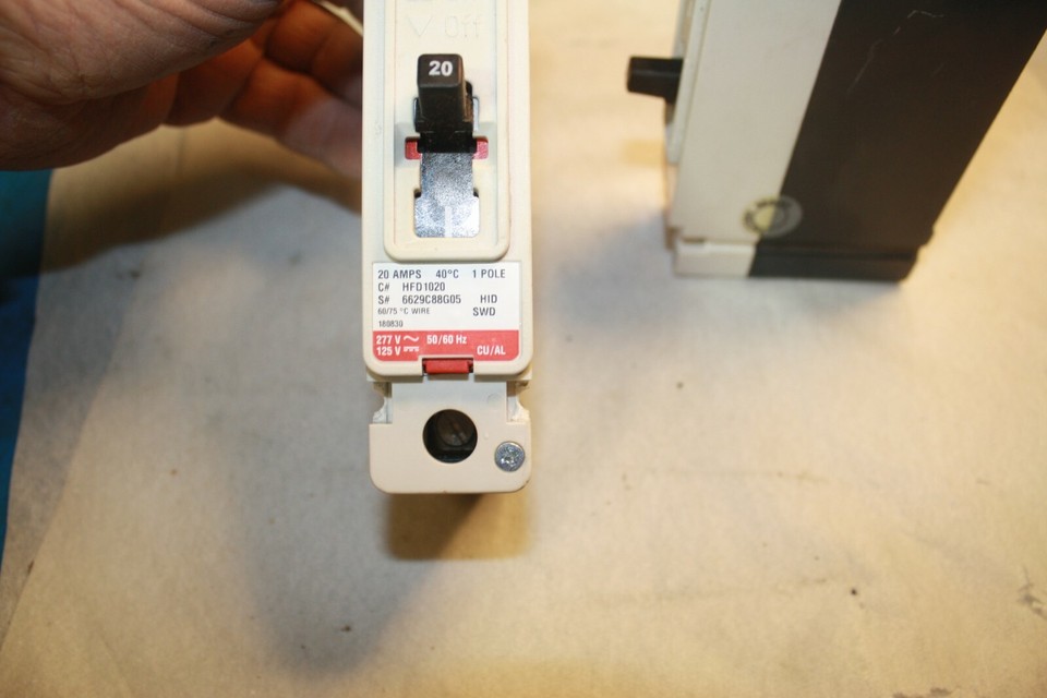 New Eaton C-H Circuit Breaker HFD1020 20 A 1 Pole | eBay