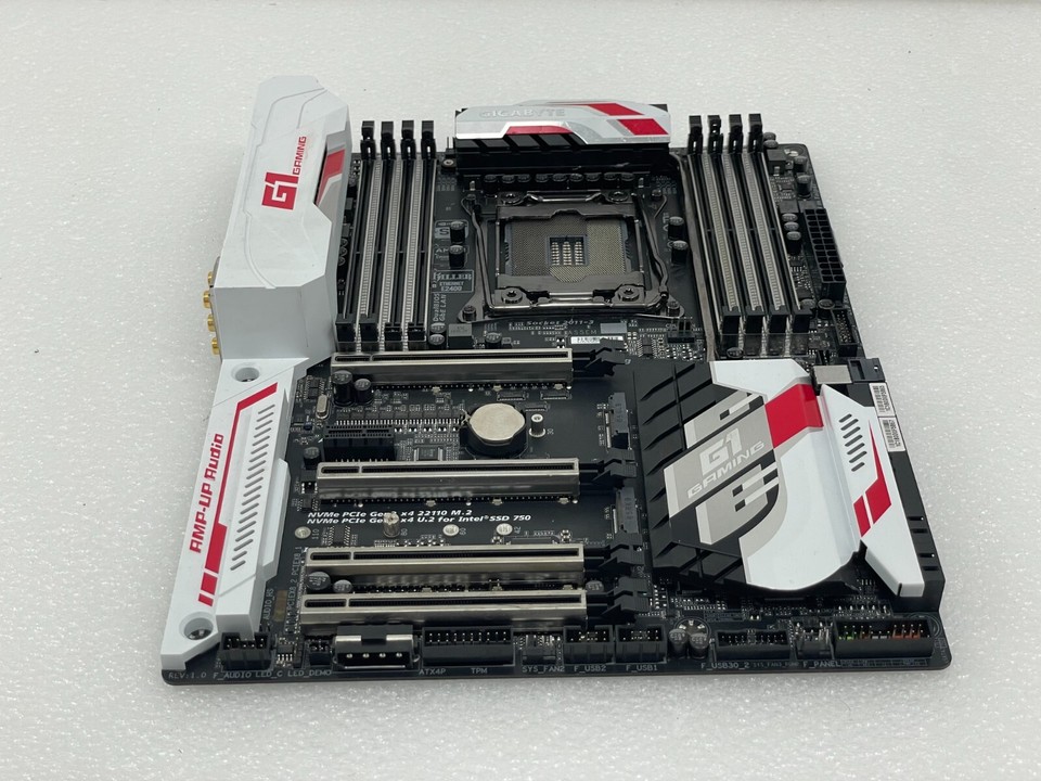 GIGABYTE GA-X99-Ultra Gmng LGA 2011-v3 Intel X99 SATA USB 3.1 ATX NO I ...