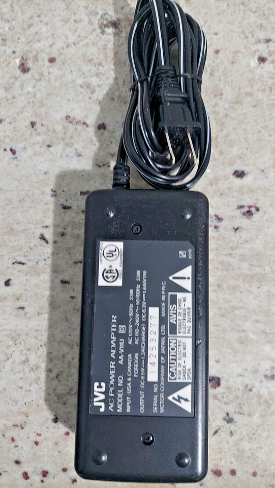 JVC Compact VHS Digital Zoom Camcorder GR-AX220U with a charger and no ...