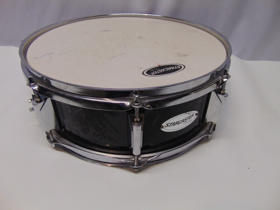 Starcaster by Fender snare drum 14 1/2" x 6" black color metal latchs ...