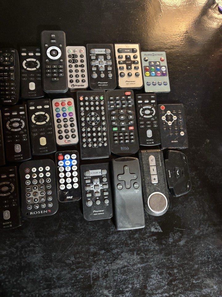 Car Stereo Remote Lot : Sony , Boss , Kenwood , Pioneer, Jensen. Stereo ...