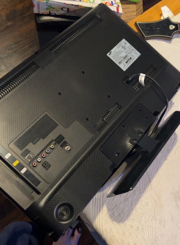 Samsung 550 Series LN40E550 24" 1080p HD LCD Television 36725237438| eBay