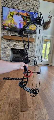 PSE Drive NXT Compound Bow 55 - 70# RH 24" to 31" Draw "MUST SEE ...