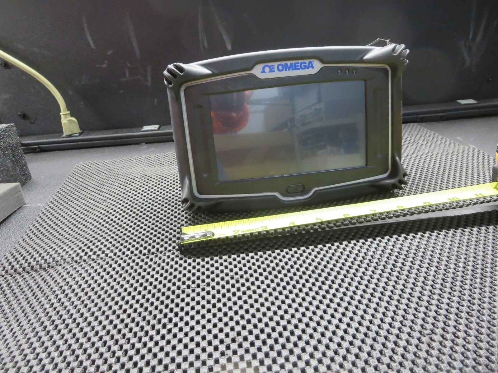 Omega OM-DAQXL-1-NA Data Logger 8 Channel Touch Screen Powers On No ...