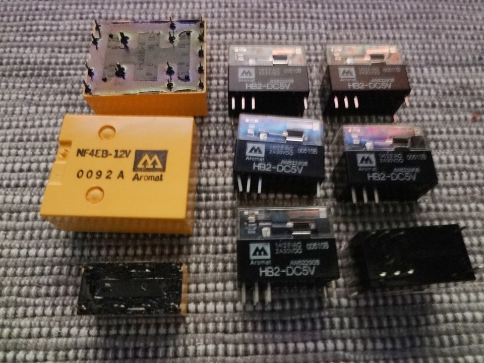 LOT OF 9 MIXED AROMAT RELAYS. NF4EB-12V_ DS2E-M-DC12V_ HB2 / AW622908 ...